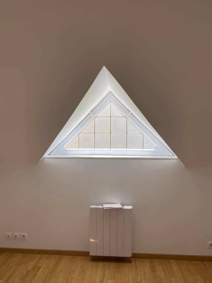 Des Idées De Rideaux Pour Des Fenêtres Houteaux (en Forme De Triangle ...