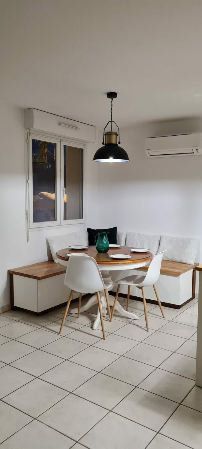 Des Conseils Pour Créer Un Coin Repas Banquette Avec Caissons BESTA ...
